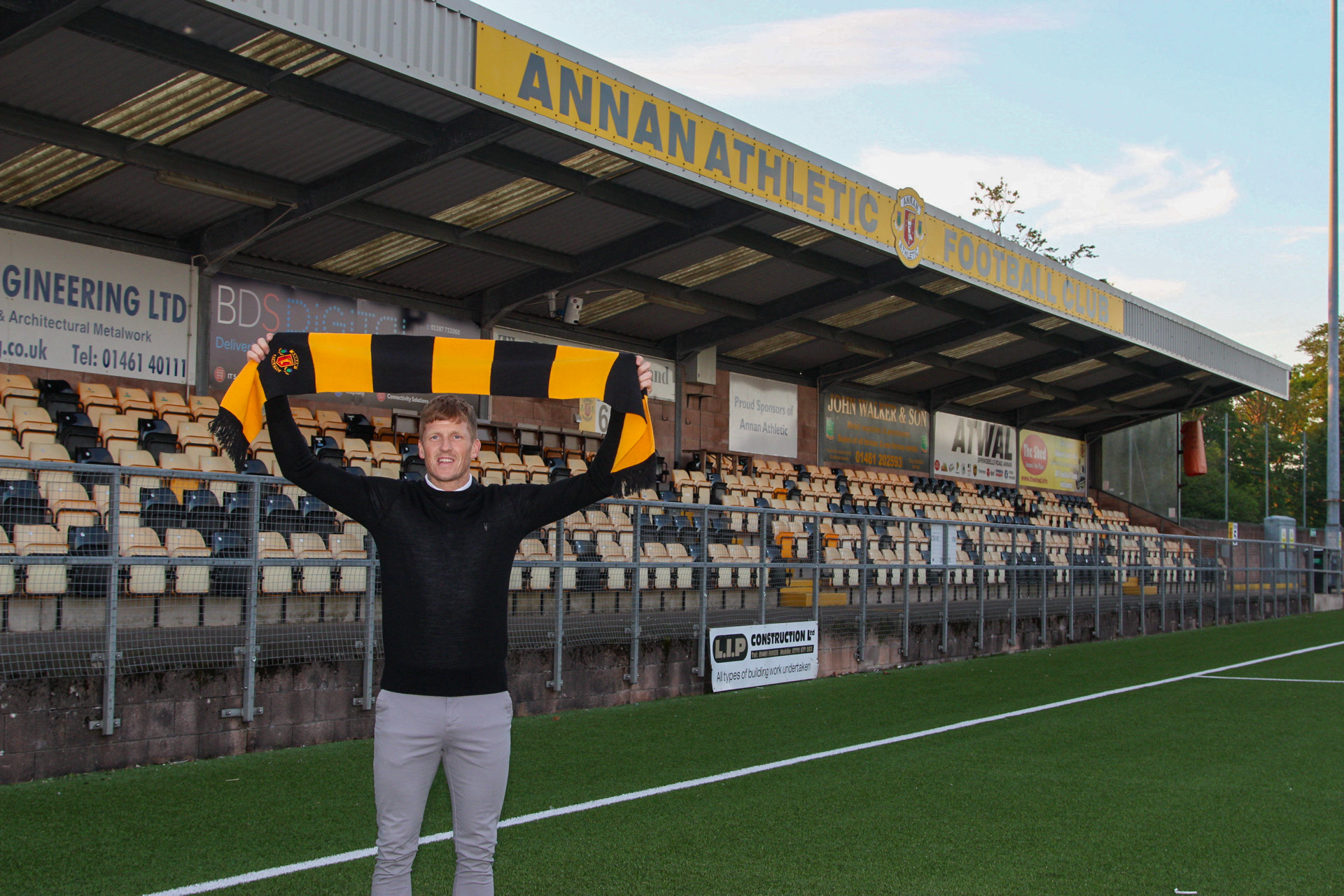 NEW MANAGER : Wullie Gibson - Annan Athletic FC